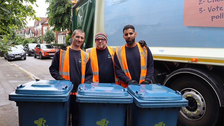 Fairy lights spark bin lorry fire – always place the correct items in your bins - Rushcliffe ...